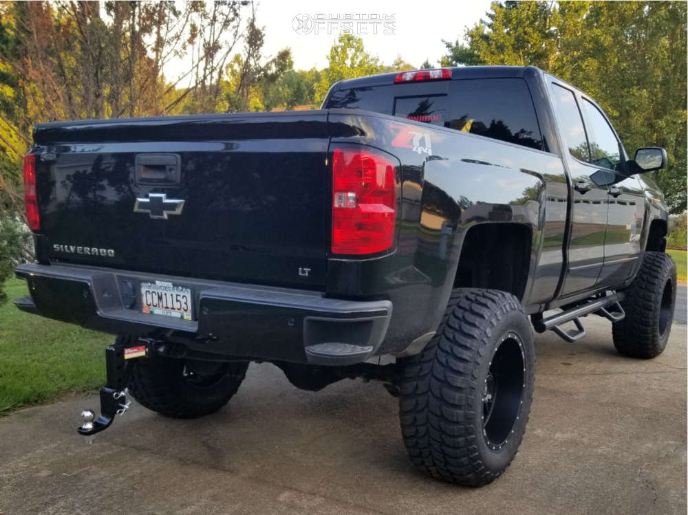 2018 Chevrolet Silverado 1500 with 20x12 -44 XD Snare and 37/13.5R20 ...