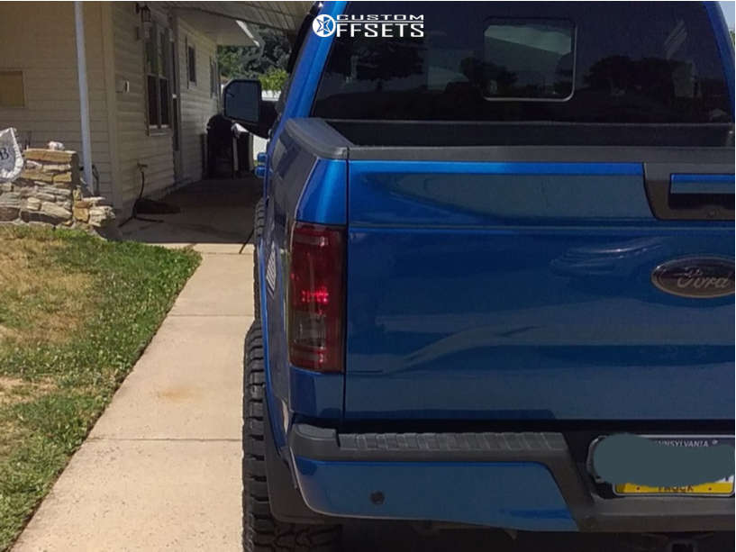 2015 Ford F-150 with 20x10 -19 Fuel Contra and 33/12.5R20 Federal ...