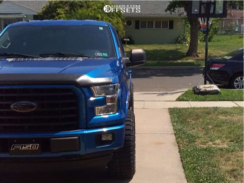 2015 Ford F-150 with 20x10 -19 Fuel Contra and 33/12.5R20 Federal ...