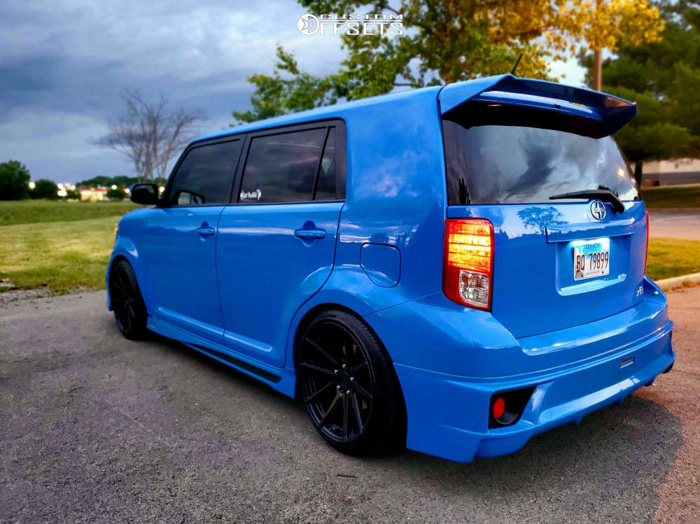 2011 Scion XB with 18x9.5 30 F1R F27 and 225/55R18 Fuzion Touring and ...