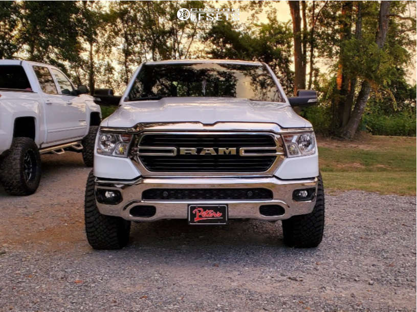 2019 Ram 1500 with 20x12 -44 Moto Metal MO986 and 33/12.5R20 Atturo ...