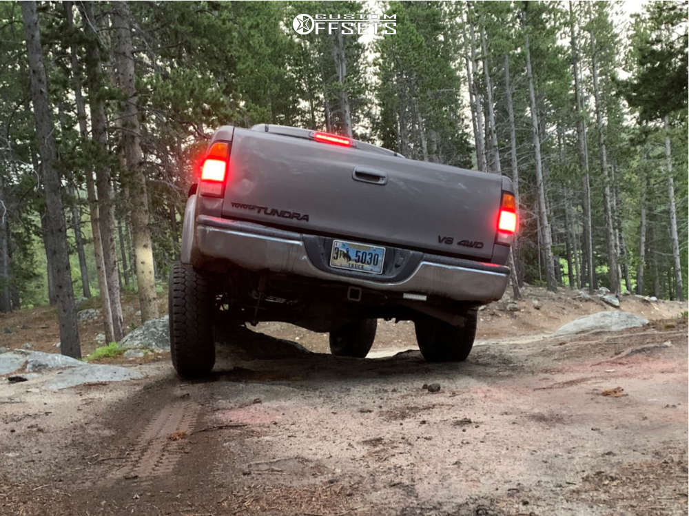 2000 Toyota Tundra with 16x9 -12 Helo He878 and 265/75R16 Toyo Tires M ...