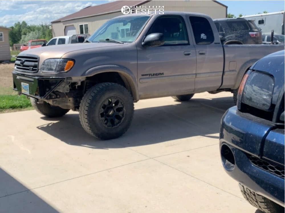 2000 Toyota Tundra with 16x9 -12 Helo He878 and 265/75R16 Toyo Tires M ...