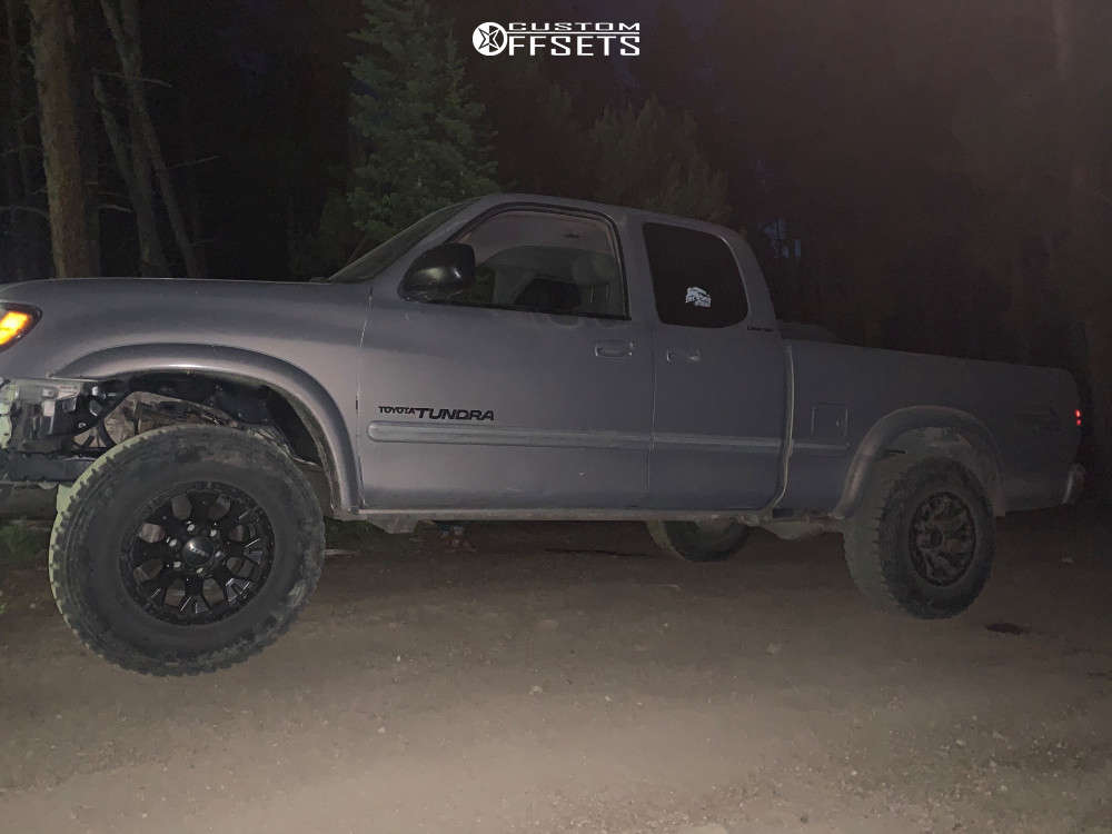 2000 Toyota Tundra with 16x9 -12 Helo He878 and 265/75R16 Toyo Tires M ...