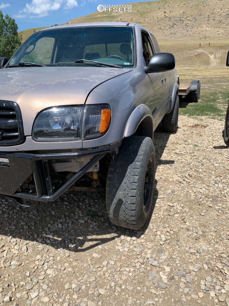 2000 Toyota Tundra with 16x9 -12 Helo He878 and 265/75R16 Toyo Tires M ...