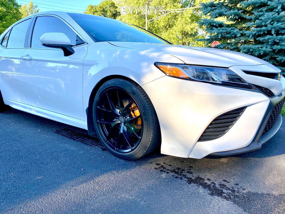 2018 Toyota Camry with 19x8.5 30 ESR Rf2 and 235/40R19 Dunlop Signature ...