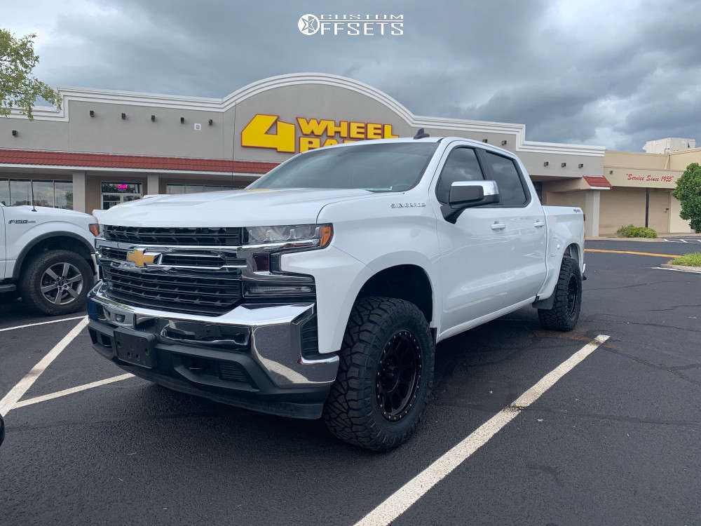 2019 Chevrolet Silverado 1500 with 18x9 -12 Method Nv and 33/12.5R18 ...
