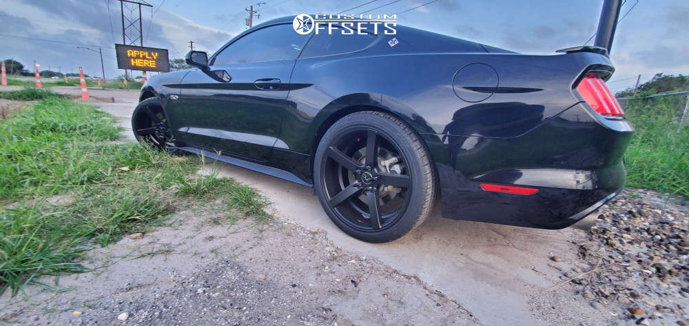 2016 Ford Mustang with 20x8.5 40 JNC Jnc026 and 245/35R20 Lexani Lx ...