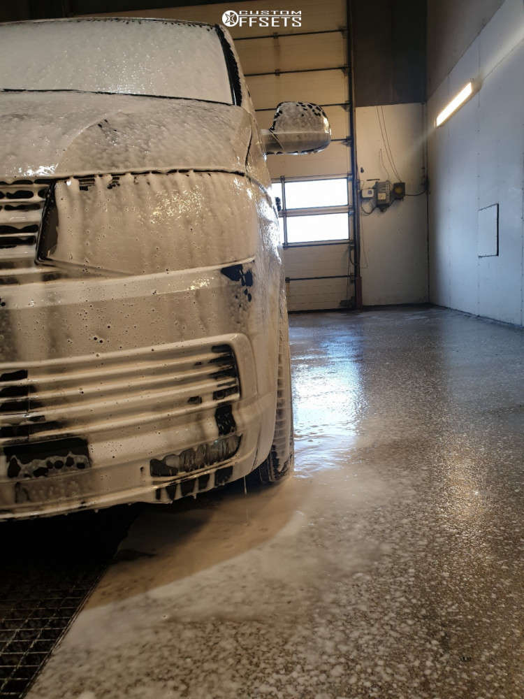 2016 Volkswagen EuroVan with 20x10 40 Veemann V-FS35 and 255/35R20 ...