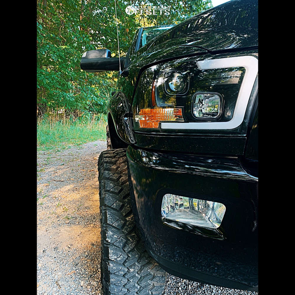 2016 Ram 2500 with 20x10 -24 Moto Metal Mo962 and 35/12.5R20 Nitto ...