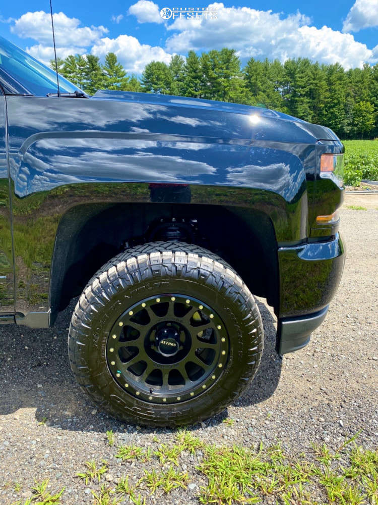 2019 Chevrolet Silverado 1500 LD with 18x9 -12 Method Nv and 32/10.5R18 ...