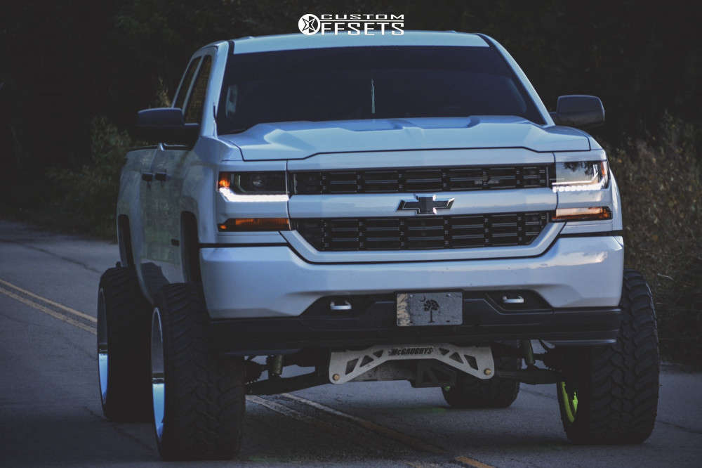 2018 Chevrolet Silverado 1500 with 24x14 -76 Moto Metal Mo992 and 35/13 ...
