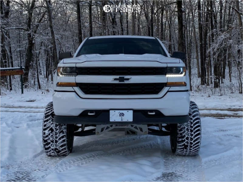 2018 Chevrolet Silverado 1500 with 24x14 -76 Moto Metal Mo992 and 35/13 ...