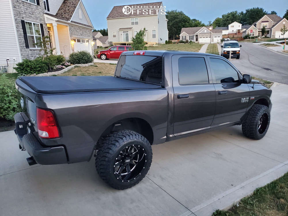 2017 Ram 1500 with 20x12 -44 Moto Metal 962 and 33/12.5R20 General ...