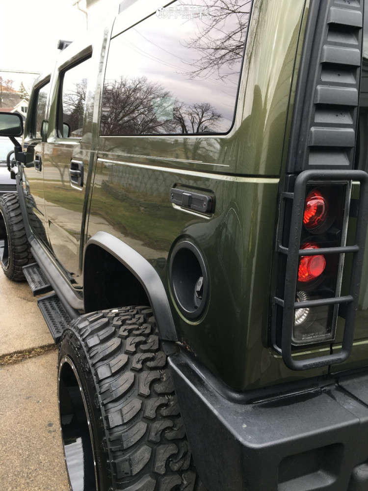 2003 Hummer H2 with 22x14 -76 American Truxx AT163 and 33/14R22 Patriot ...