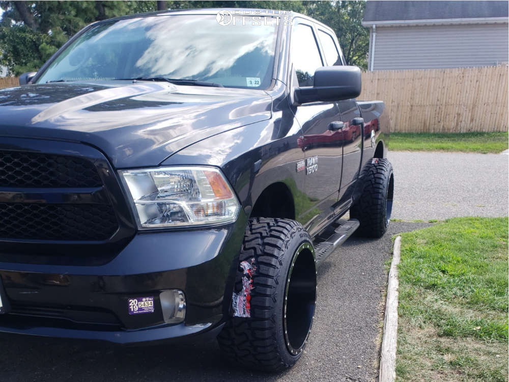 2017 Ram 1500 with 22x14 -76 RBP Glock and 33/12.5R22 Haida Hd878 R/t ...
