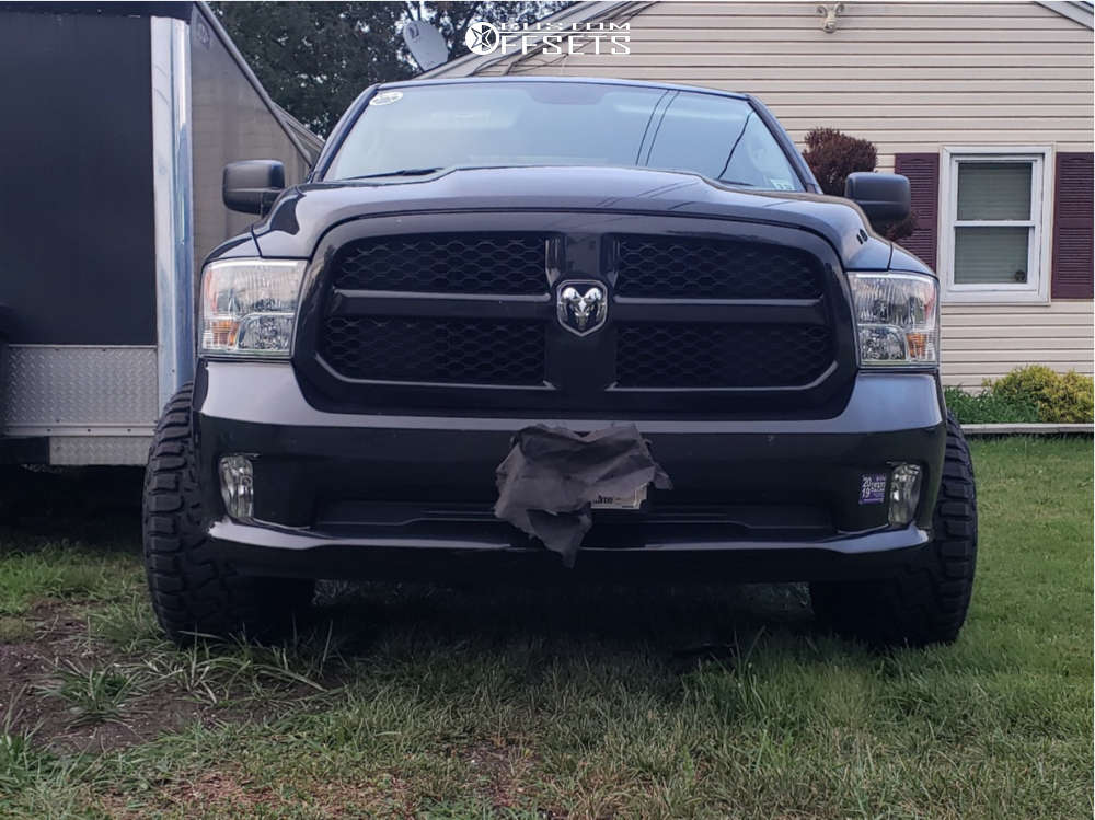 2017 Ram 1500 with 22x14 -76 RBP Glock and 33/12.5R22 Haida Hd878 R/t ...