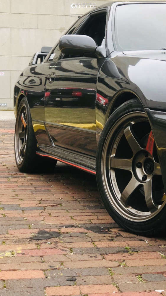 1989 Nissan Skyline R32 with 15x9.5 22 Rays Engineering Te37 and 265 ...