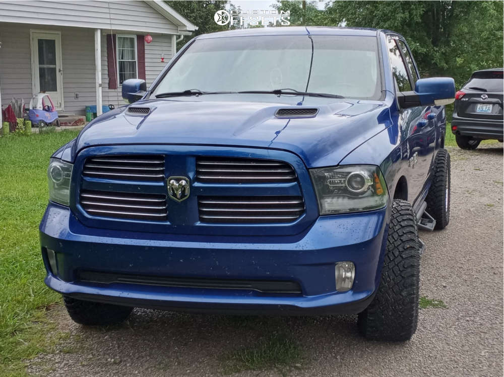 2014 Ram 1500 with 20x10 -25 Vision Razor and 33/12.5R20 Atturo Trail ...