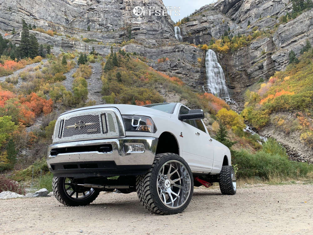 2015 Ram 3500 with 24x14 -74 Hostile Rage and 35/13.5R24 AMP Mud ...