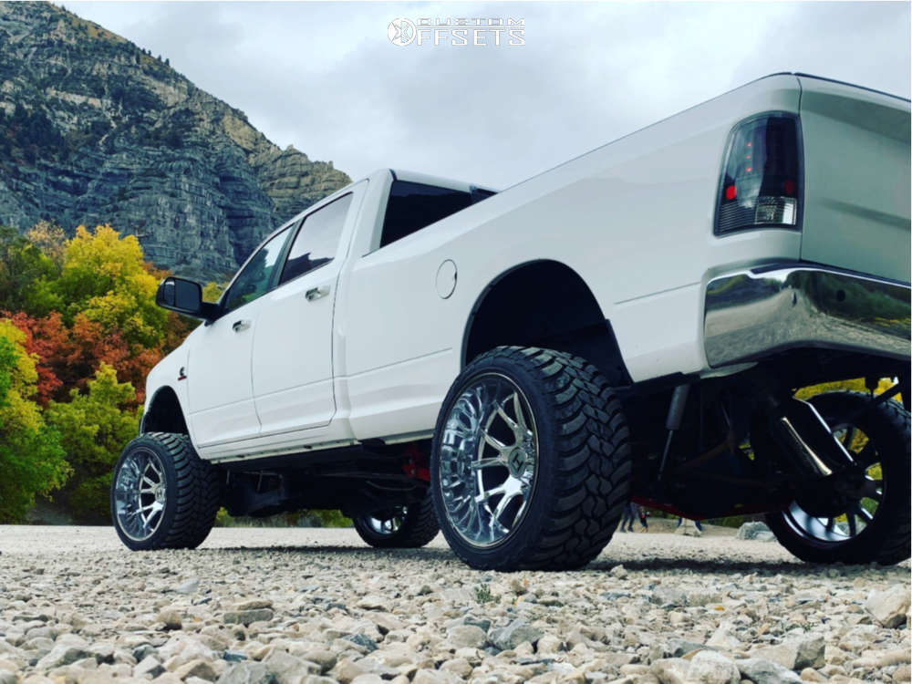 2015 Ram 3500 with 24x14 -74 Hostile Rage and 35/13.5R24 AMP Mud ...