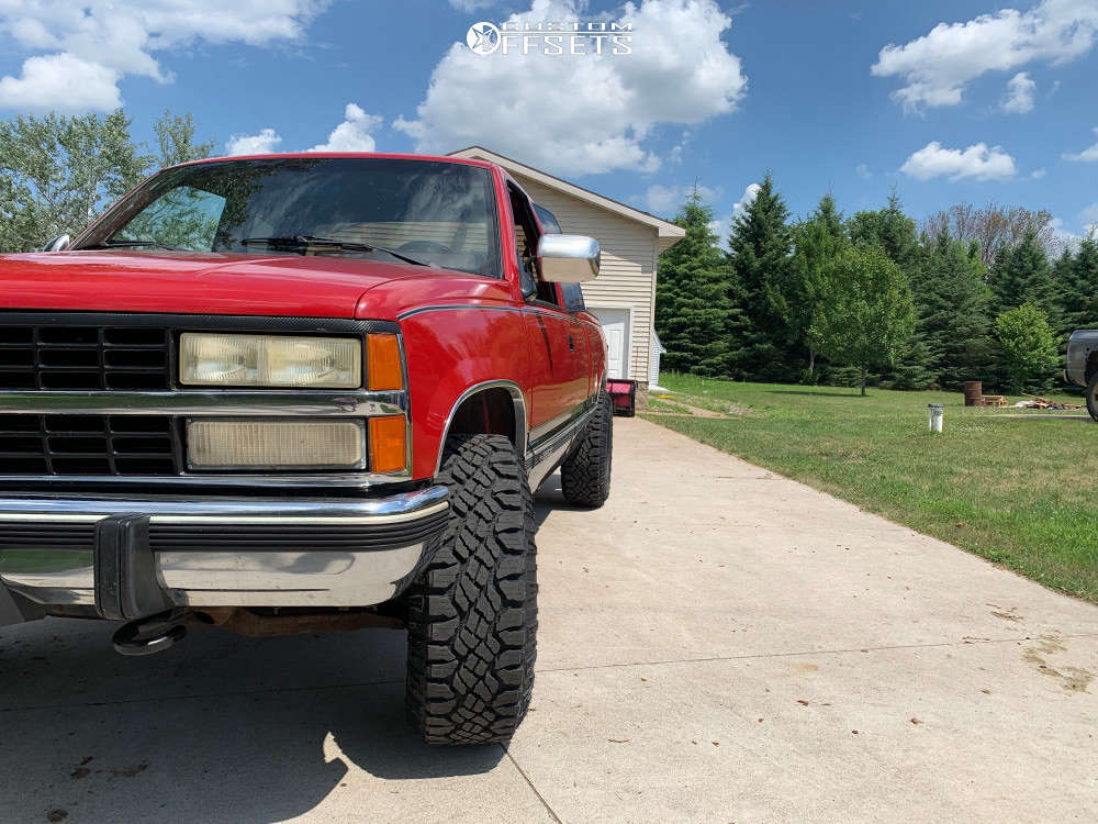 1991 Chevrolet K2500 with 16x9 -12 XD Addict and 285/75R16 Goodyear ...