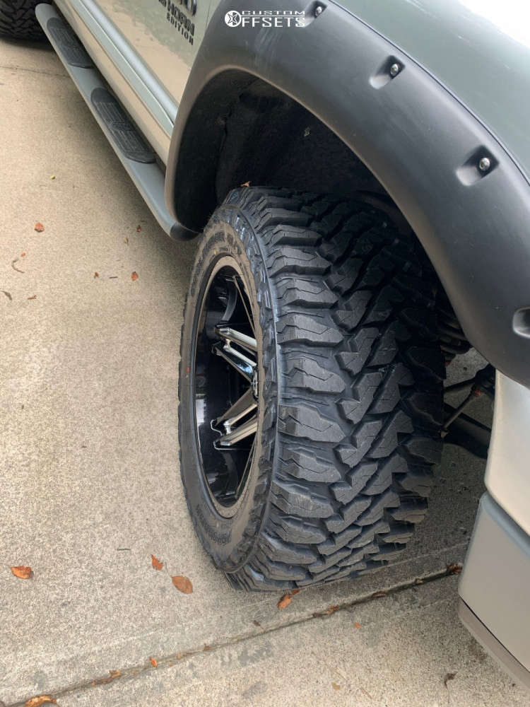 2006 Dodge Ram 1500 with 20x10 -25 Vision Razor and 33/12.5R20 Yokohama ...