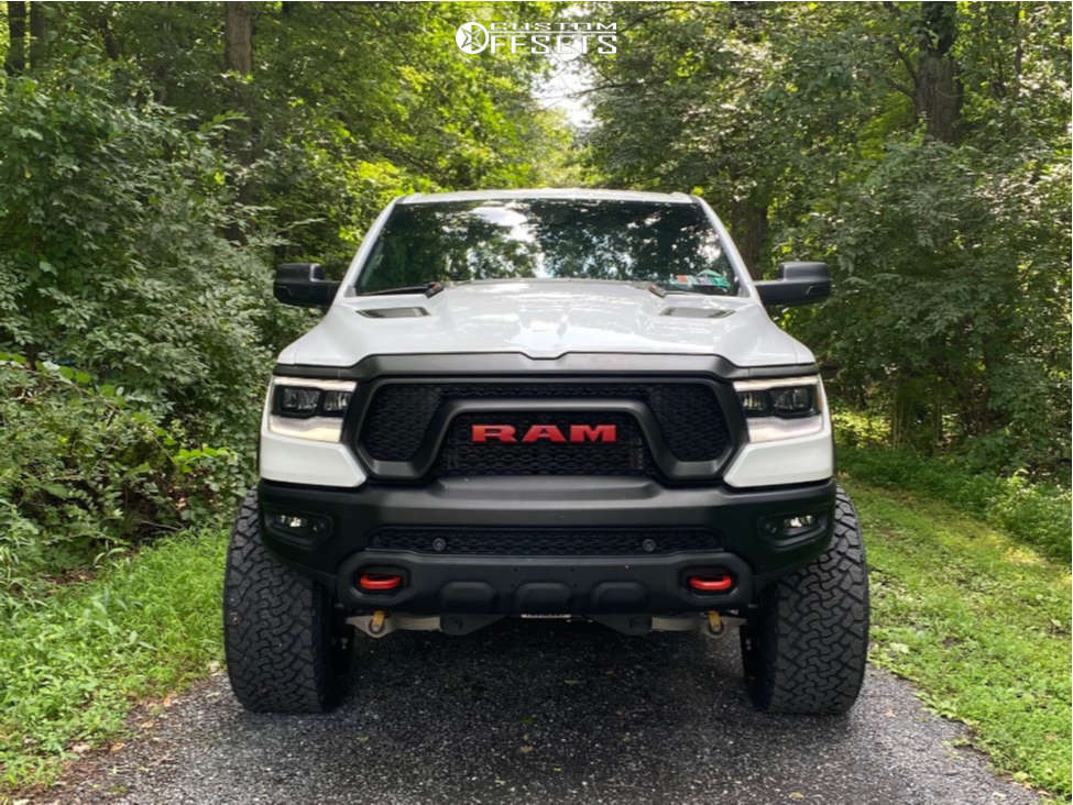 2019 Ram 1500 with 24x14 -76 Gear Off-Road Wrath and 35/13.5R24 Venom ...