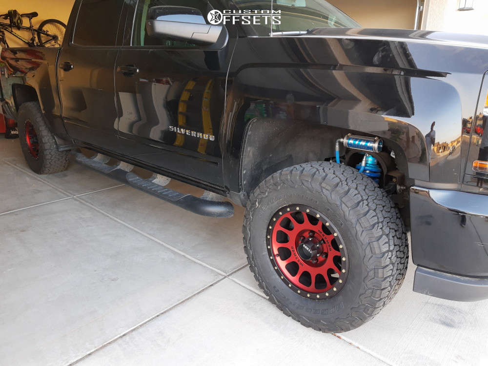 2018 Chevrolet Silverado 1500 with 17x8.5 0 Method Mr305 and 33/12.5R17 ...