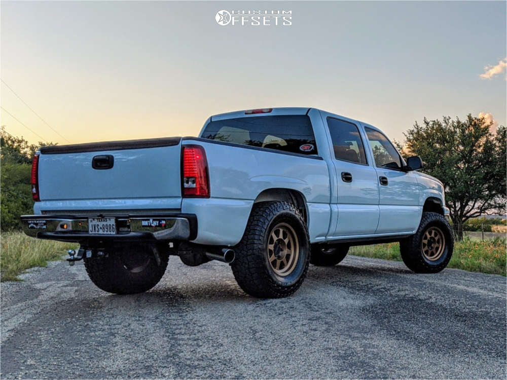 2006 Chevrolet Silverado 1500 with 17x8.5 0 Method Mr701 and 35/12.5R17 ...