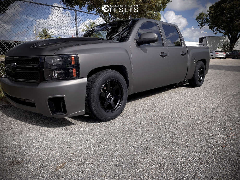 2013 Chevrolet Silverado 1500 with 18x9 0 Level 8 Mk6 and 265/60R18 ...