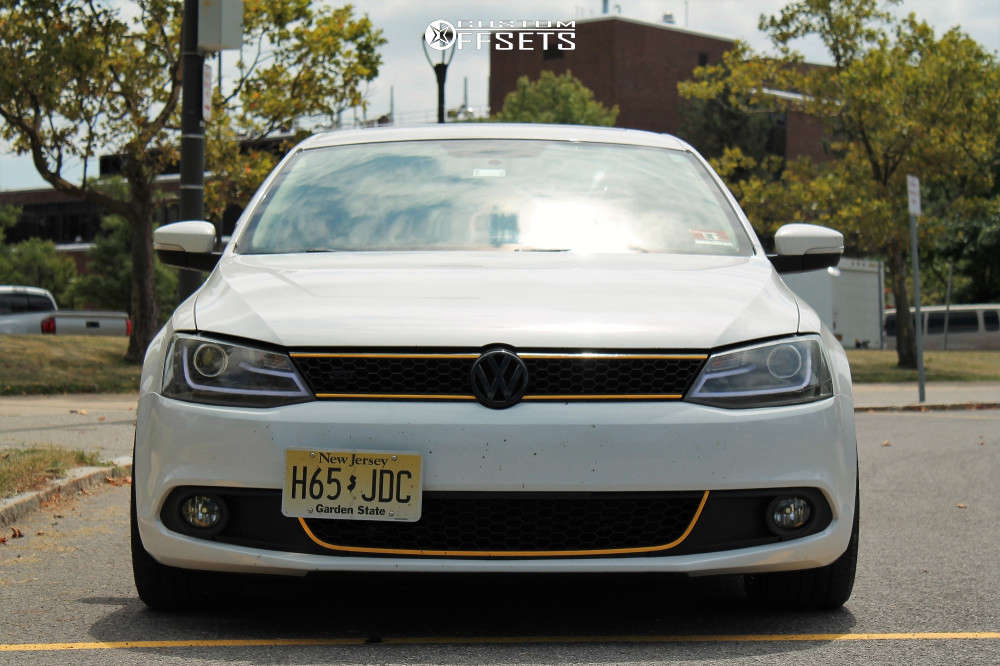 2013 Volkswagen Jetta with 18x8.5 38 Versus Racing Vs23 and 235/40R18 ...