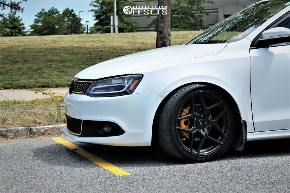 2013 Volkswagen Jetta with 18x8.5 38 Versus Racing Vs23 and 235/40R18 ...