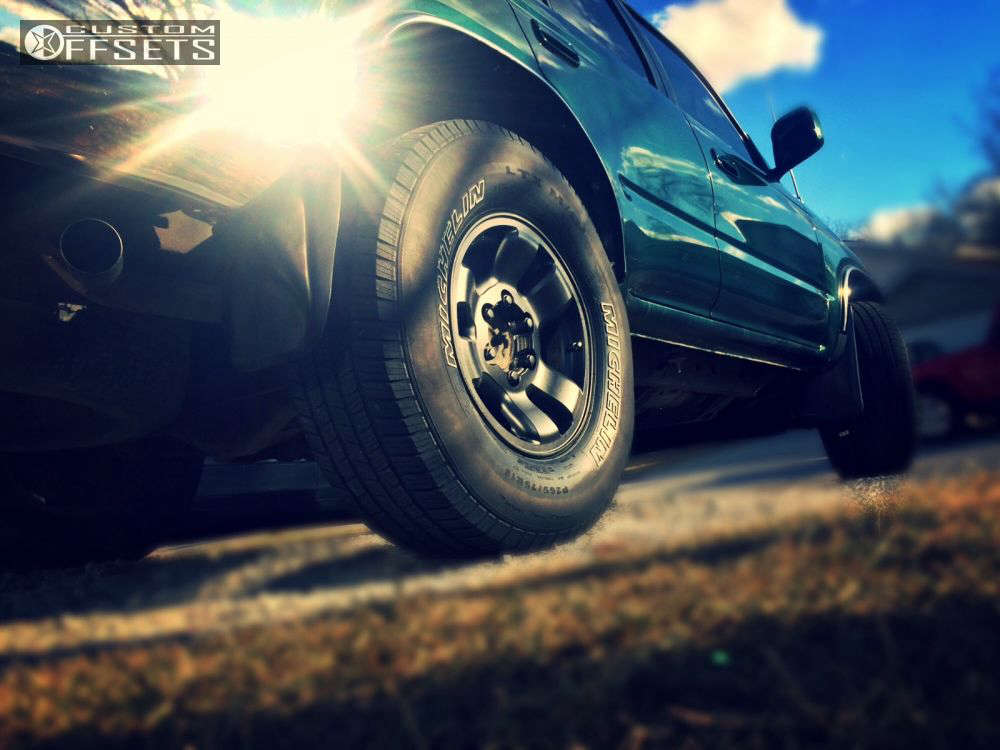 2000 Toyota 4Runner with 16x8 1 OEM Wheels OEM and 265/75R16 Michelin ...