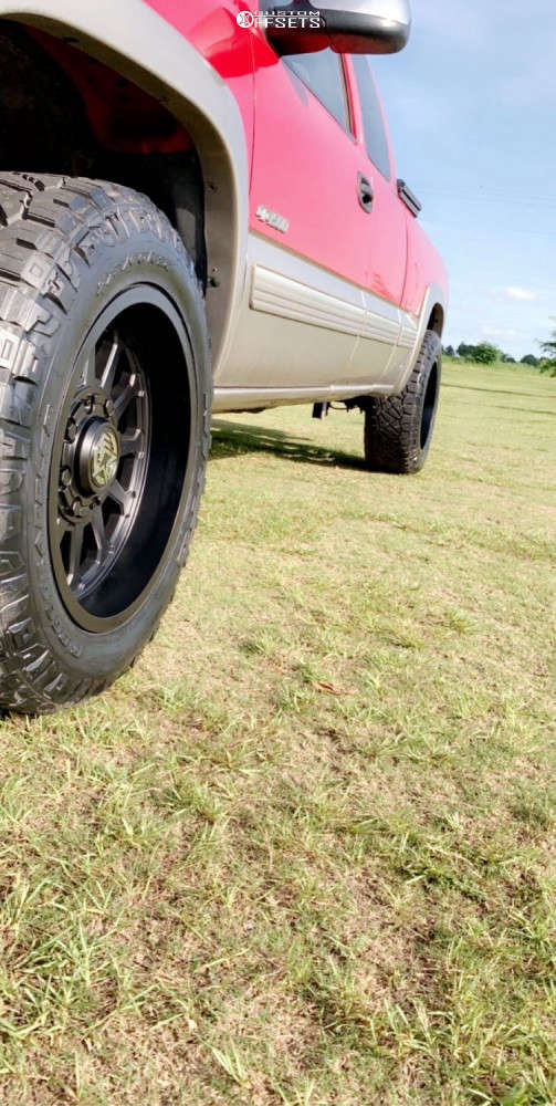 2000 Chevrolet Silverado 1500 with 20x10 -24 Anthem Off-Road ...