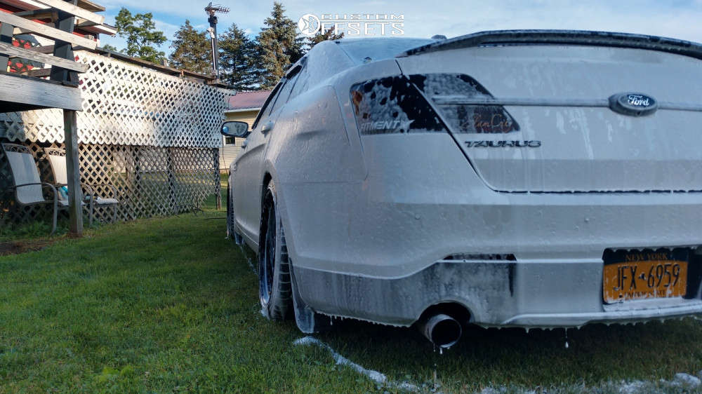 2015 Ford Taurus with 20x10 25 JNC JNC005 and 255/35R20 Achilles Atr ...