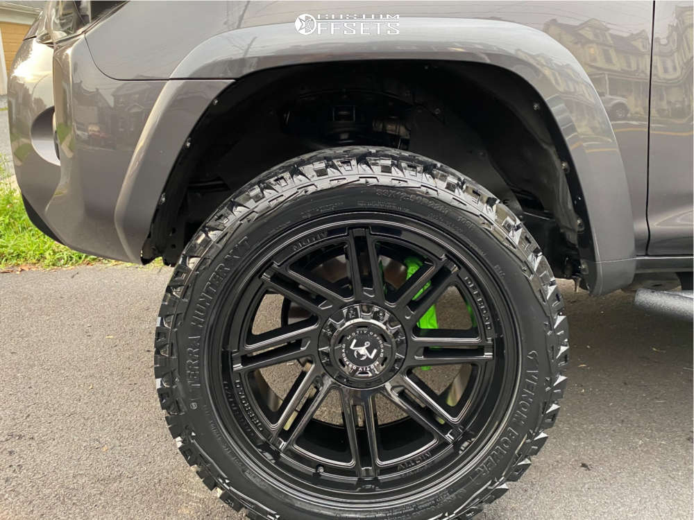 2017 Toyota 4Runner with 22x10 -12 Motiv Offroad Millenium and 33/12 ...