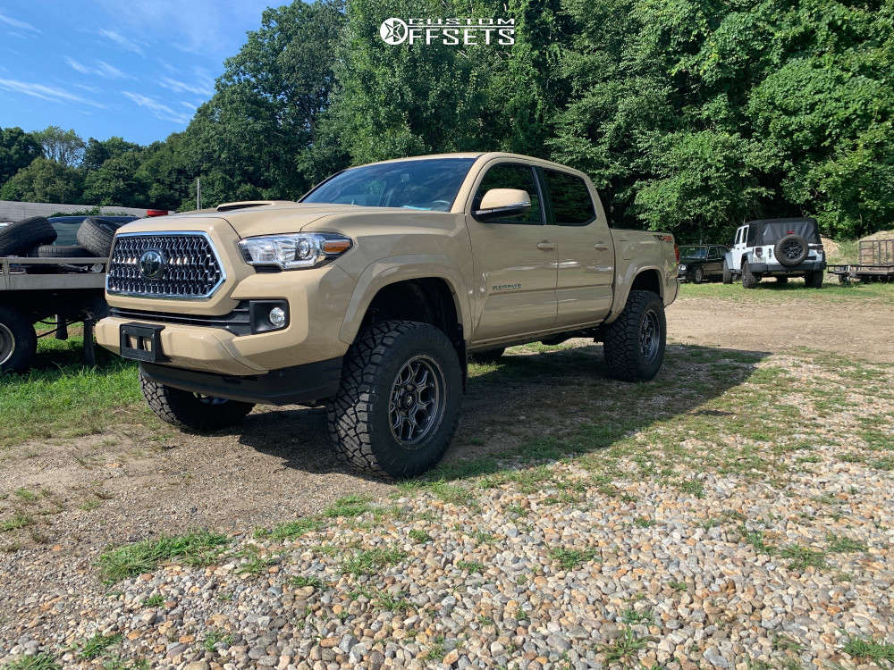 2019 Toyota Tacoma with 17x9 20 Fuel Tech and 33/12.5R17 Nitto Ridge ...
