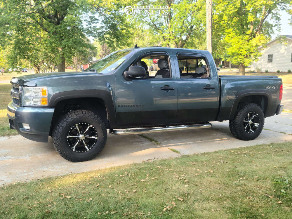2007 Chevrolet Silverado 1500 with 17x9 -12 Helo He791 and 285/70R17 ...