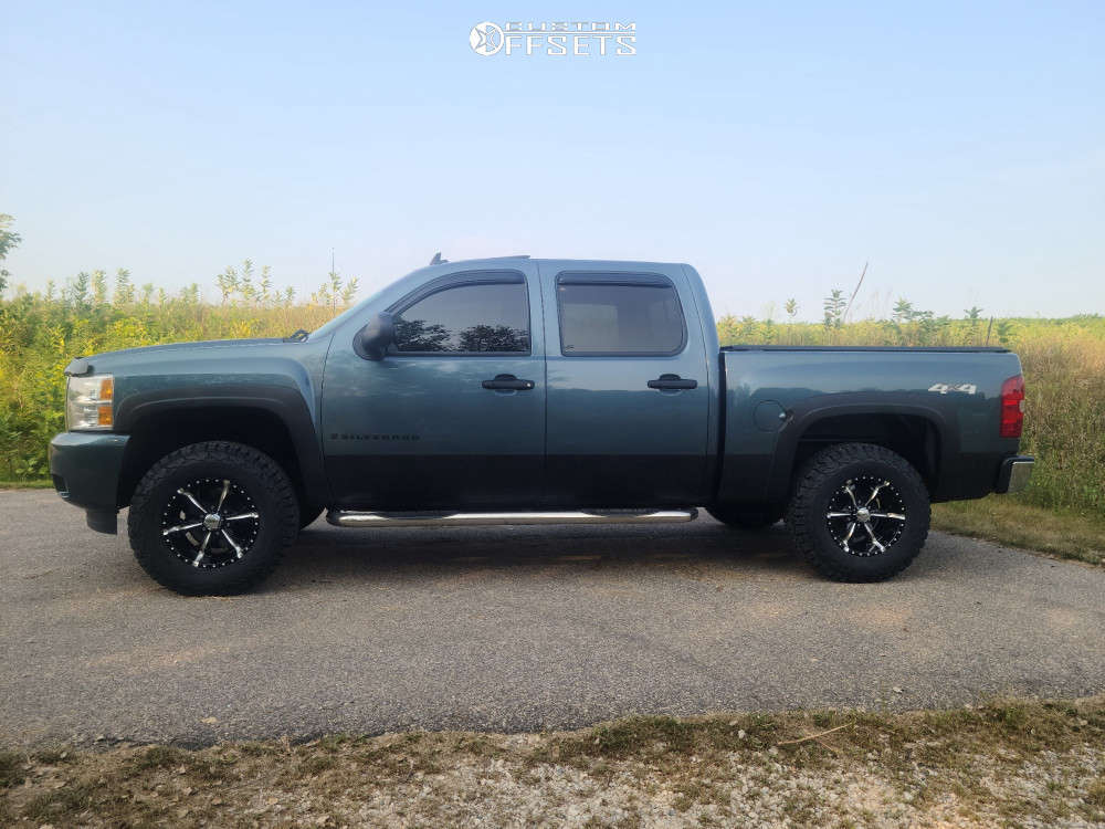 2007 Chevrolet Silverado 1500 with 17x9 -12 Helo He791 and 285/70R17 ...