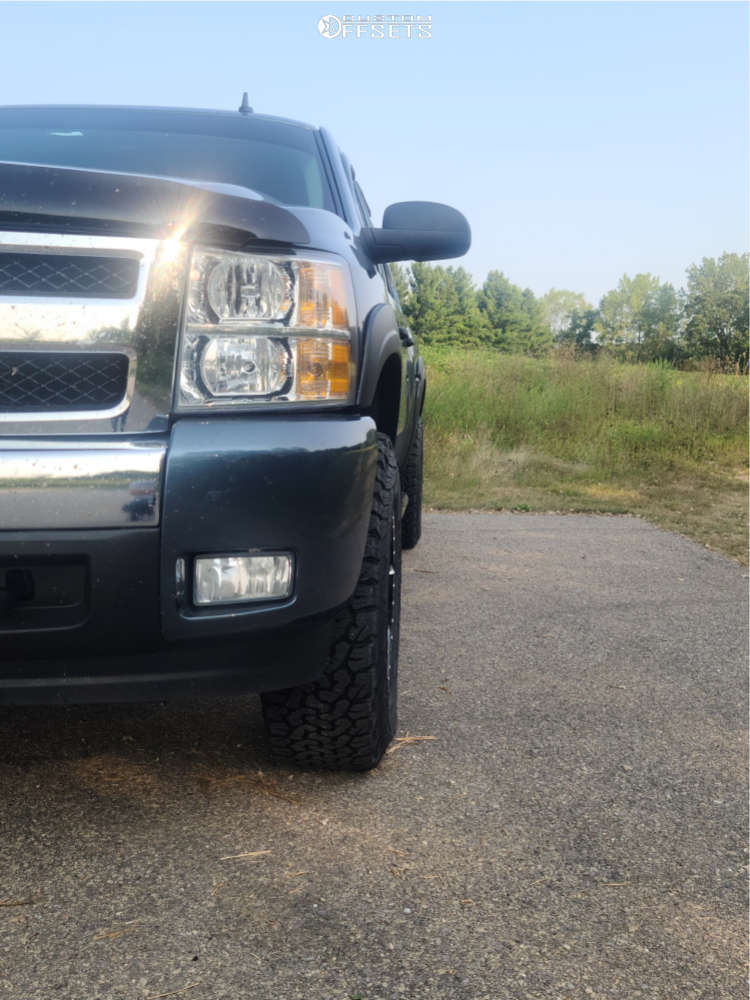 2007 Chevrolet Silverado 1500 with 17x9 -12 Helo He791 and 285/70R17 ...