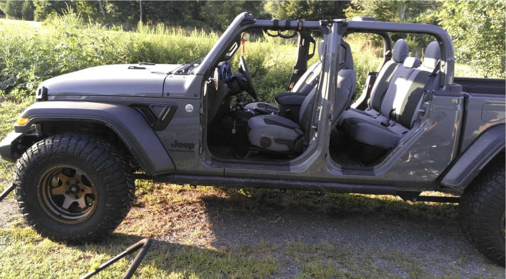 2020 Jeep Gladiator with 17x10 -18 Fuel Shok and 35/12.5R17 Nitto Ridge ...