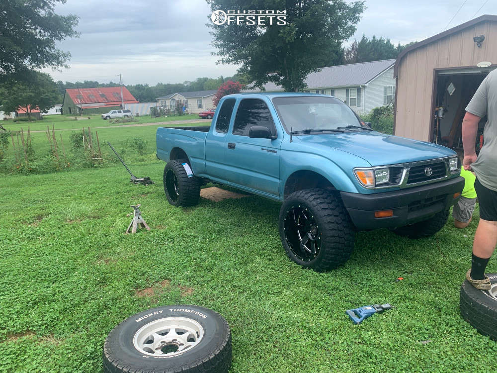1995 Toyota Tacoma with 20x12 -44 Moto Metal Mo962 and 33/12.5R20 ...