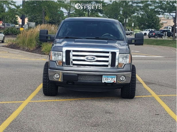 2011 Ford F-150 with 20x10 -24 Moto Metal Mo978 and 33/12.5R20 Americus ...