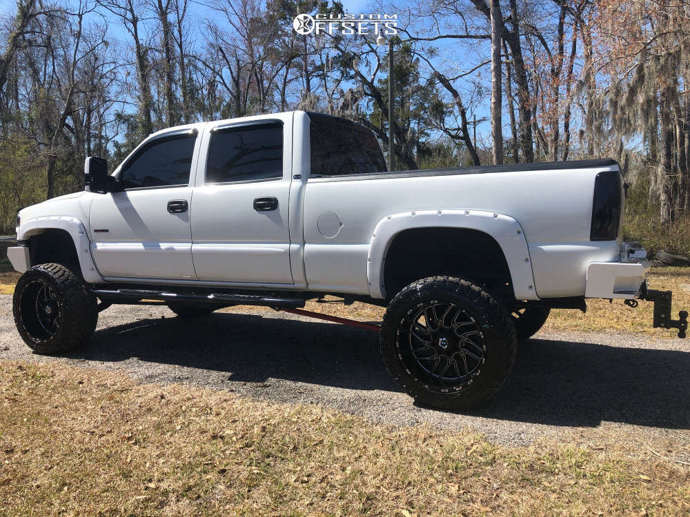 2003 GMC Sierra 2500 HD with 22x12 -44 TIS 544BM and 35/12.5R22 Toyo ...