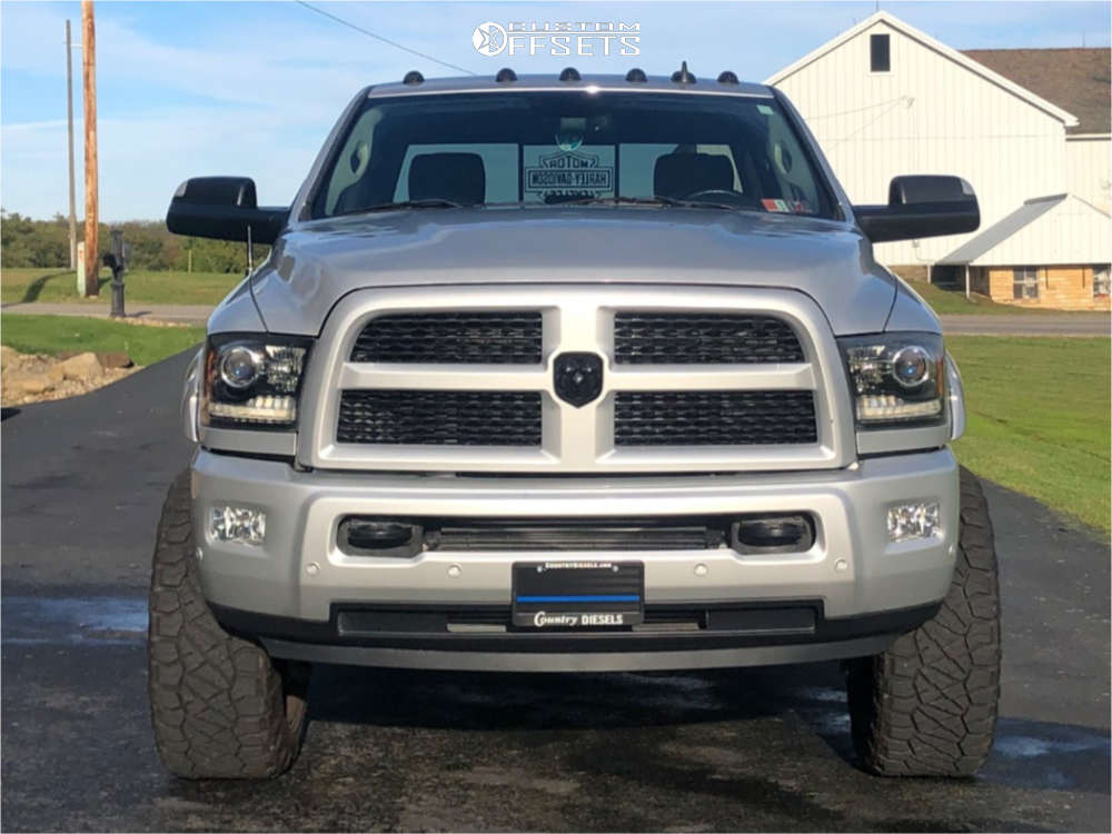 2017 Ram 2500 with 22x12 -44 Fuel Triton and 35/12.5R22 Nitto Ridge ...