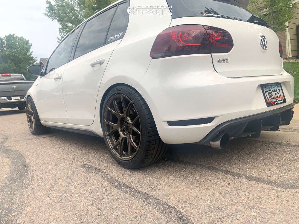 2013 Volkswagen GTI with 18x8.5 43 Konig Ampliform and 235/40R18 ...