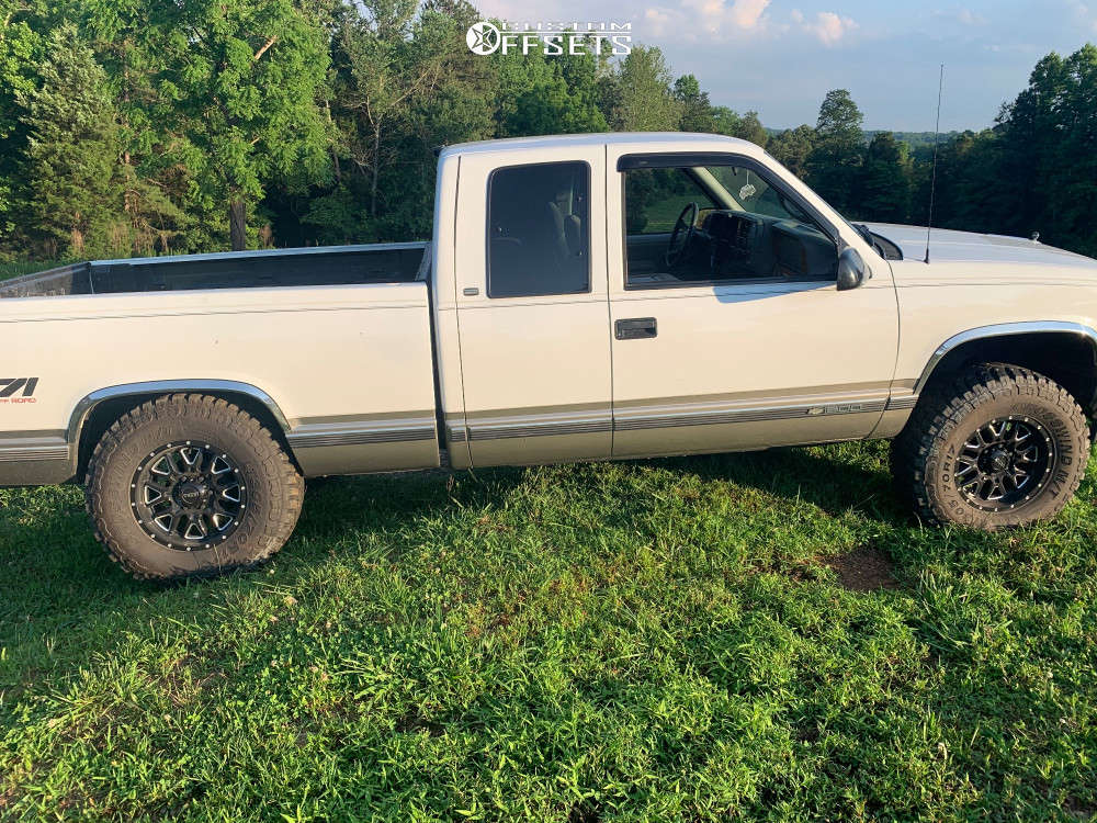 1998 Chevrolet K1500 with 17x9.5 12 Ultra Hunter and 35/11.5R17 ...