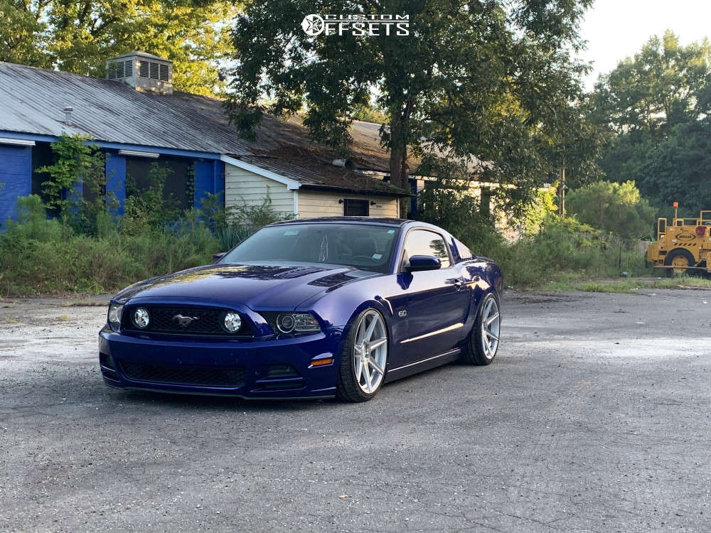 2013 Ford Mustang with 20x10 25 Ferrada F8-fr7 and 255/35R20 Toyo Tires ...