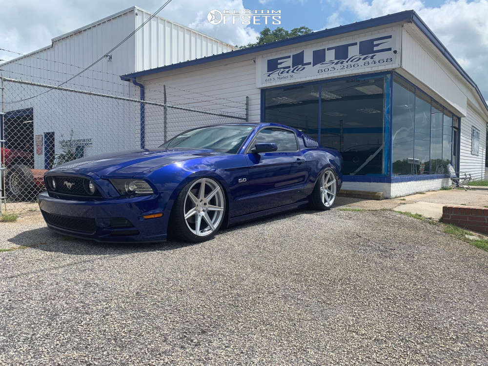 2013 Ford Mustang with 20x10 25 Ferrada F8-fr7 and 255/35R20 Toyo Tires ...